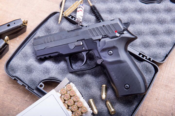 The P226 40th Anniversary | The Armory Life Forum