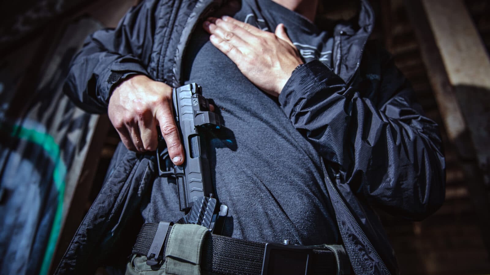 Strong-Side Draw Tactics from Open-Front Garments - The Armory Life