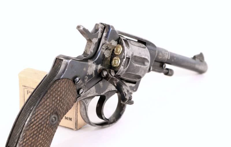 Weirdest Wheelgun of the World Wars: Soviet M1895 Nagant Revolver - The ...
