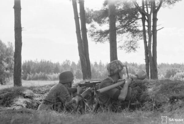 Panzerfaust — The Story of Germany’s “Tank Fist” - The Armory Life