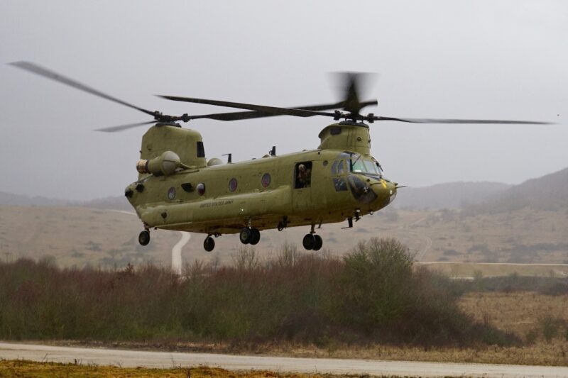 Flying the Boeing CH-47 Chinook Helicopter - The Armory Life