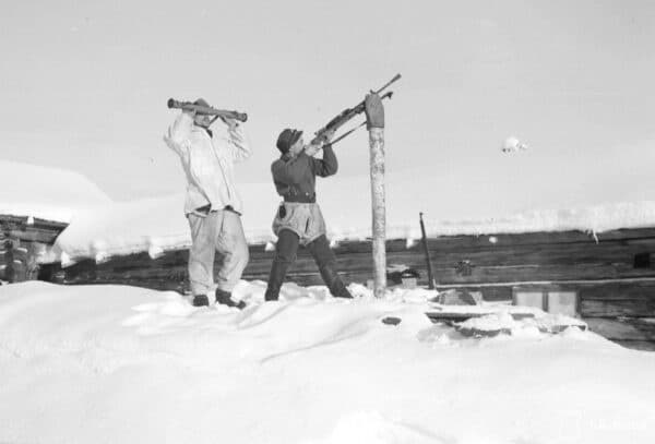 Stalin’s Record Player: The DP-27 Degtyaryov LMG - The Armory Life