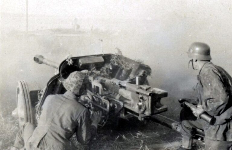 KV-2 — The Soviet Union’s Red Colossus - The Armory Life