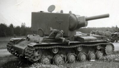 KV-2 — The Soviet Union’s Red Colossus - The Armory Life