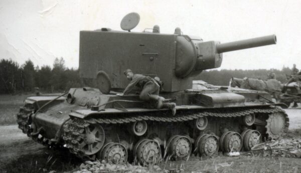 KV-2 — The Soviet Union’s Red Colossus - The Armory Life