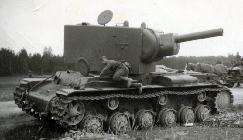 KV-2 — The Soviet Union’s Red Colossus - The Armory Life
