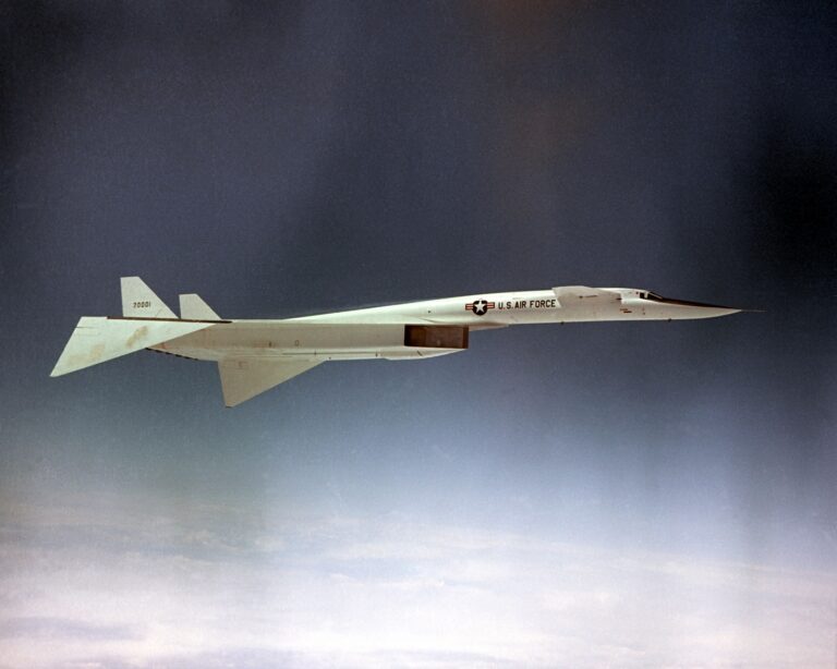 North American XB-70 Valkyrie — America’s Cold War Supersonic Speed ...