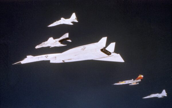 North American XB-70 Valkyrie — America’s Cold War Supersonic Speed ...