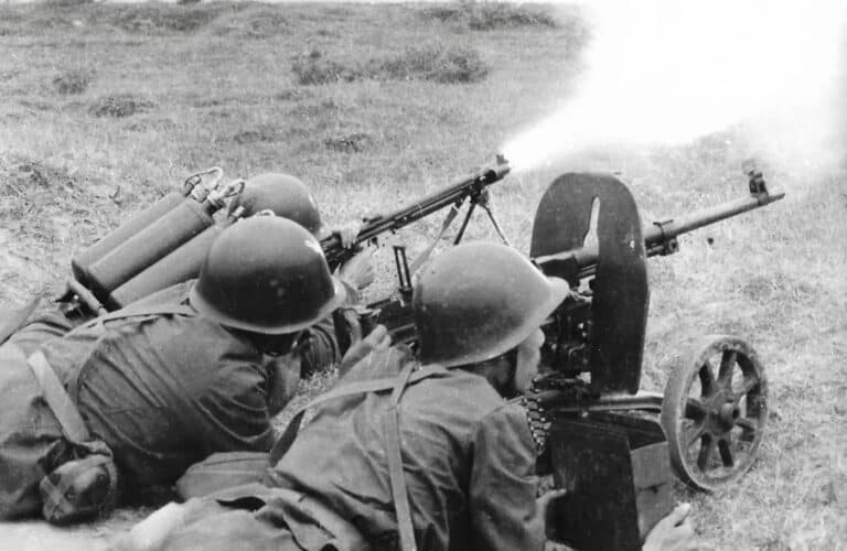 Soviet LPO-50 and ROKS Flamethrowers - The Armory Life