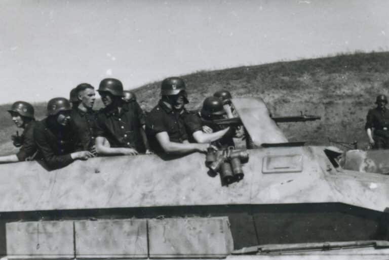 Hitler’s Zipper: The MG 42 Machine Gun - The Armory Life