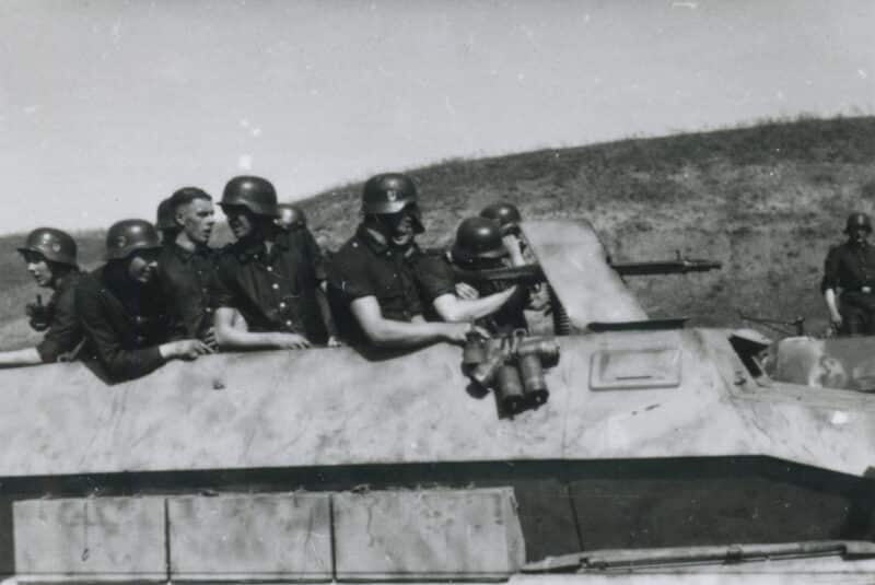 Hitler’s Zipper: The MG 42 Machine Gun - The Armory Life