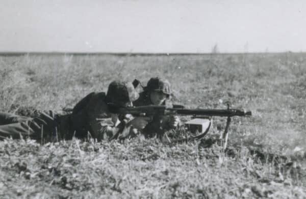 Hitler’s Zipper: The MG 42 Machine Gun - The Armory Life